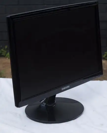 samsung lcd monitor s19d300ny, 19 Inch, vga and adapter - EverBright