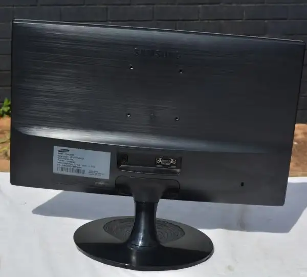 samsung lcd monitor s19d300ny, 19 Inch, vga and adapter - EverBright